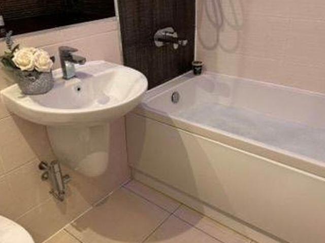 2 bedroom flat in Barking