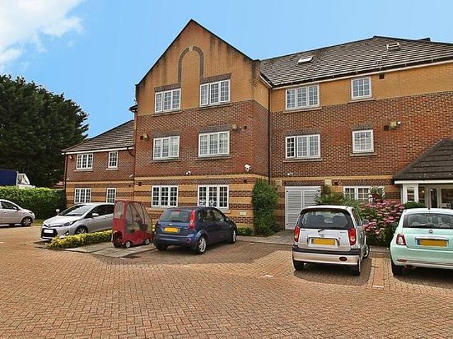 2 bedroom flat in Barnet