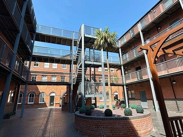 2 bedroom flat in Birmingham