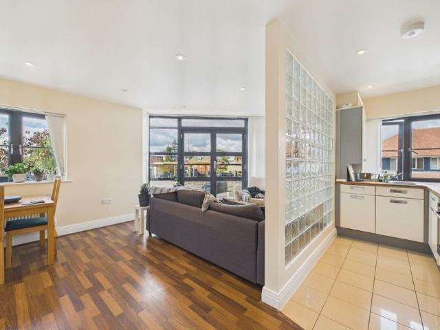 2 bedroom Flat in Bonham Court, Winnersh