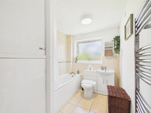 2 bedroom Flat in Broadlands Court, Bracknell