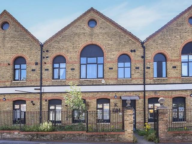 2 bedroom flat in Bromley
