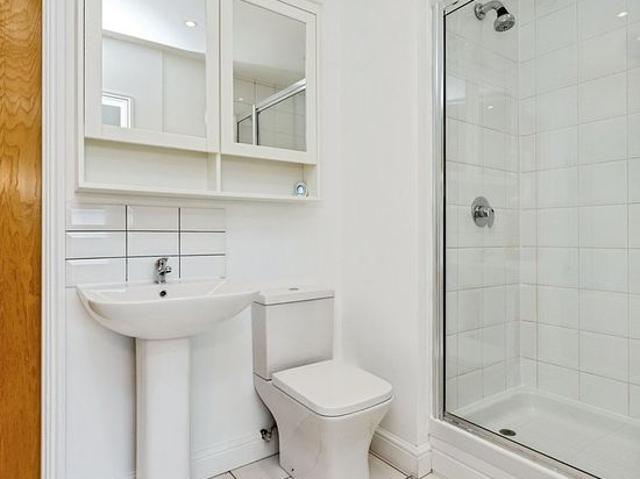2 bedroom flat in Brentford