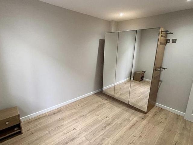 2 bedroom flat in Chigwell