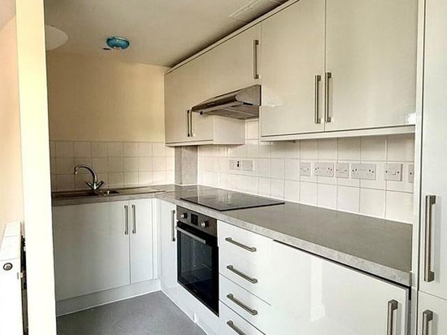 2 bedroom flat in Chigwell