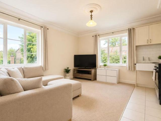 2 bedroom Flat in Christine Ingram Gardens, Bracknell