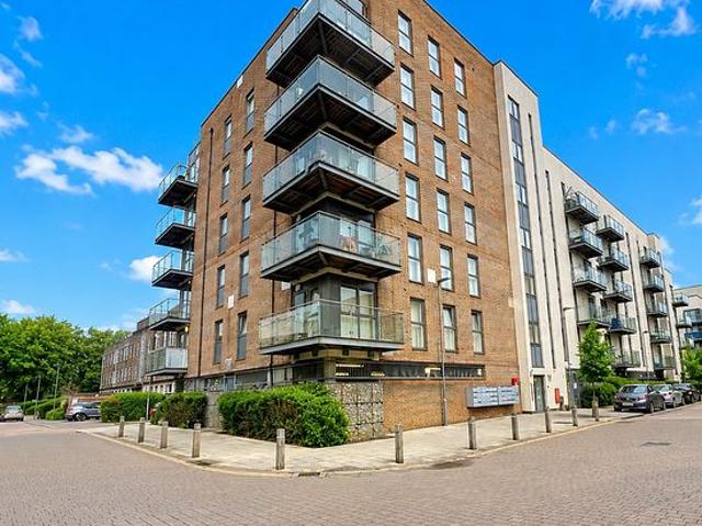 2 bedroom flat in Dagenham