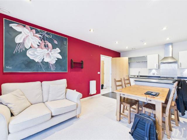 2 bedroom Flat in Deveron Drive, Reading