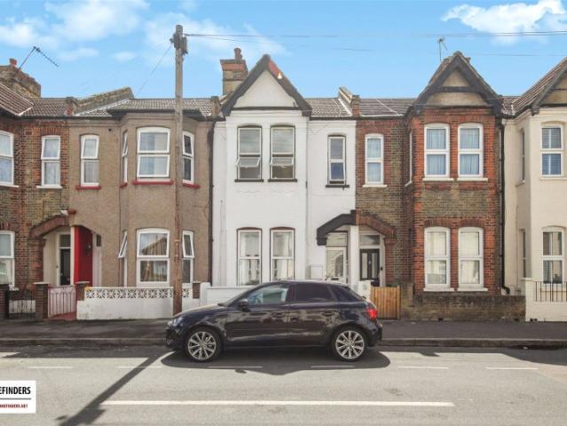 2 Bedroom Flat in E16