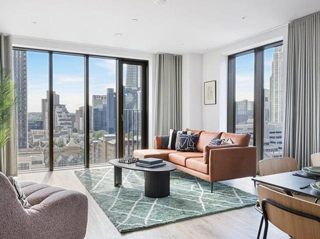 2 bedroom flat in East London
