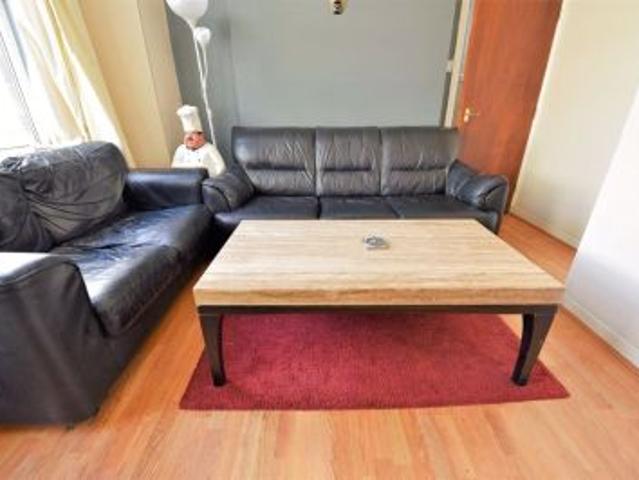 2 bedroom Flat in Flat B 2 Bed, Leeds