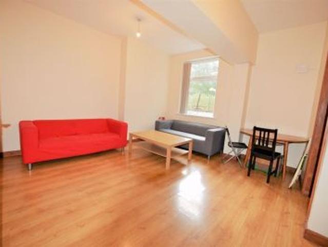 2 bedroom Flat in Flat 1, Leeds
