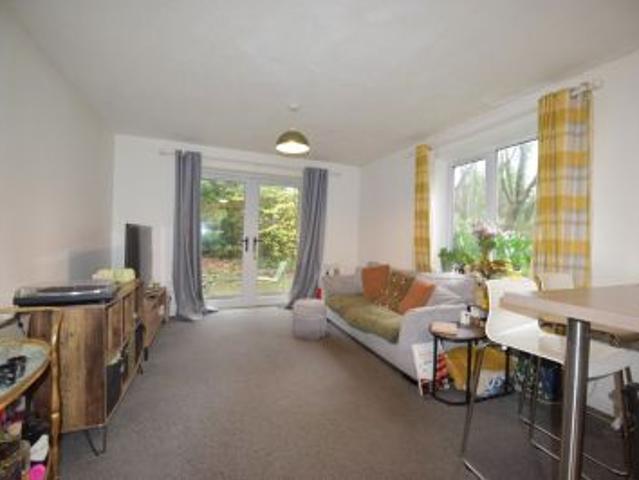 2 bedroom Flat in Flat 6, Leeds
