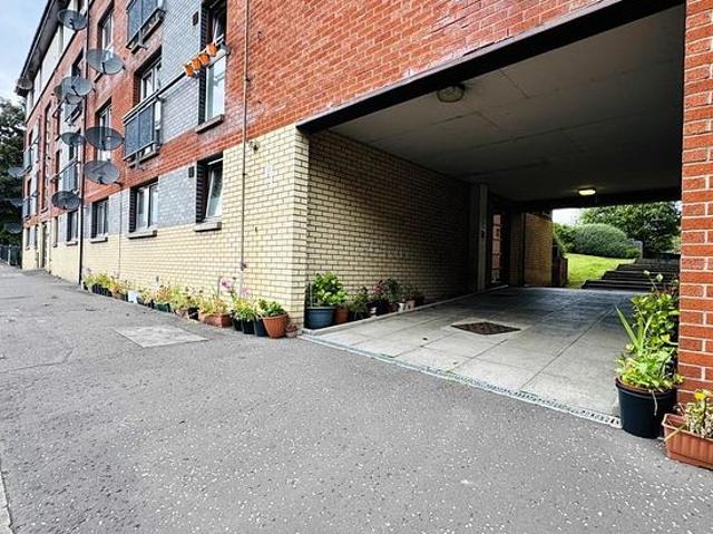 2 bedroom flat in Glasgow