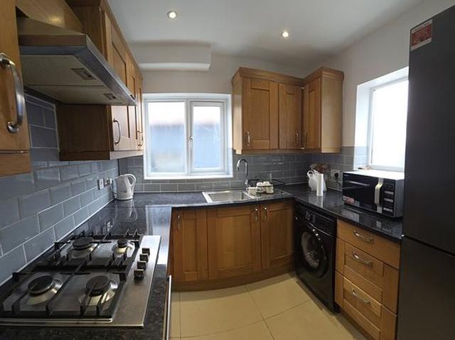 2 bedroom flat in Greenford