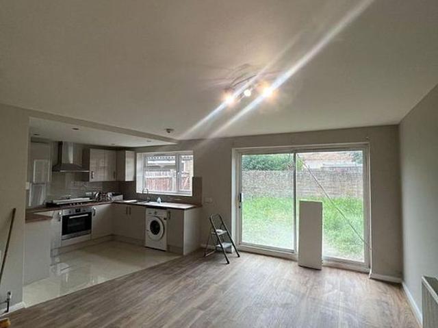 2 bedroom flat in Harrow