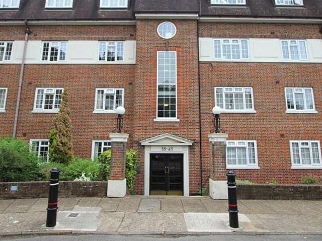 2 bedroom flat in Harrow