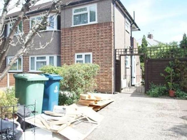 2 bedroom flat in Harrow
