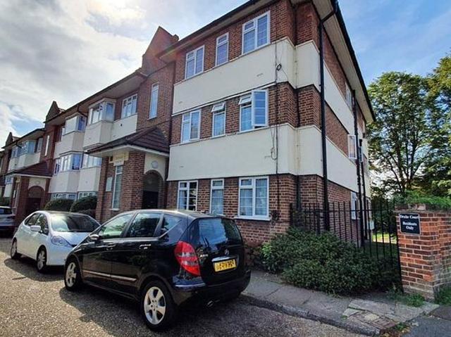 2 bedroom flat in Harrow