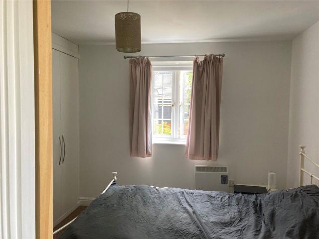 2 bedroom Flat in Horsecroft Way, Reading