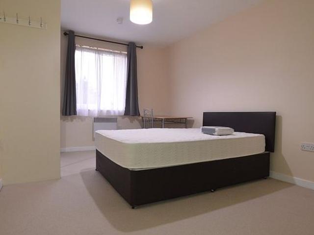 2 bedroom flat in Ilford