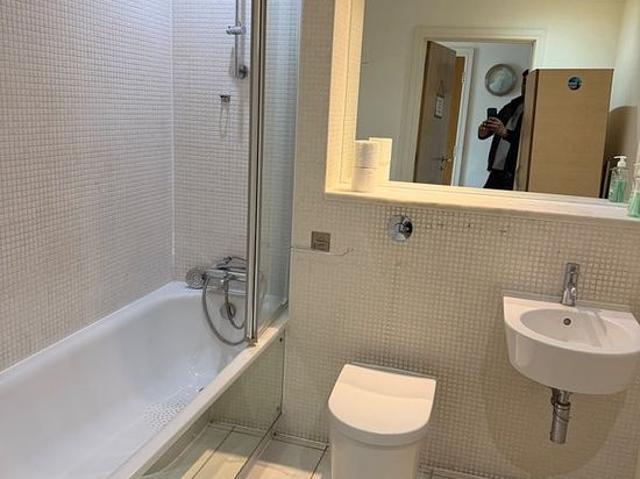 2 bedroom flat in Ilford