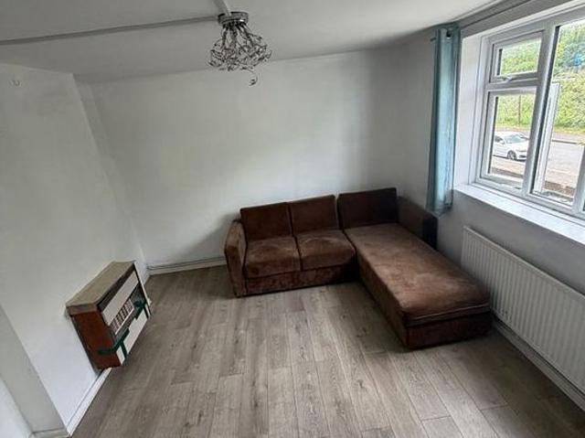 2 bedroom flat in Ilford