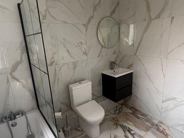 2 bedroom flat in Ilford