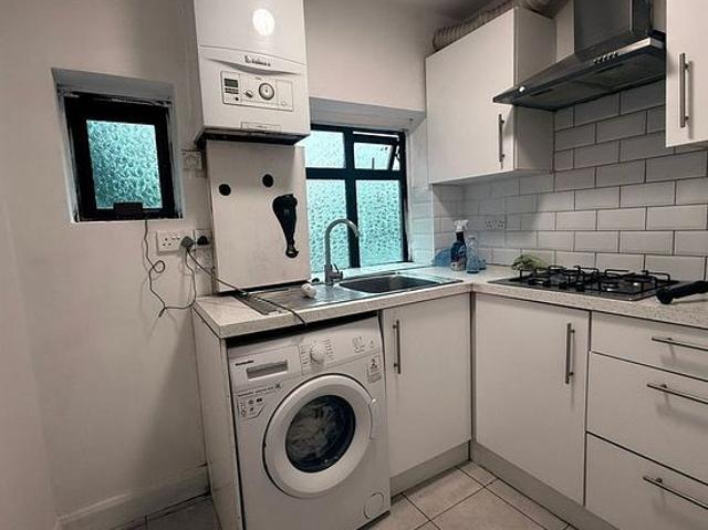 2 bedroom flat in Ilford