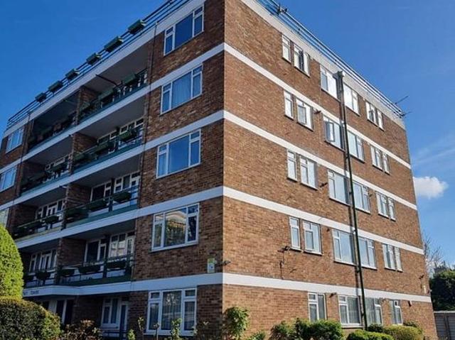2 bedroom flat in Ilford