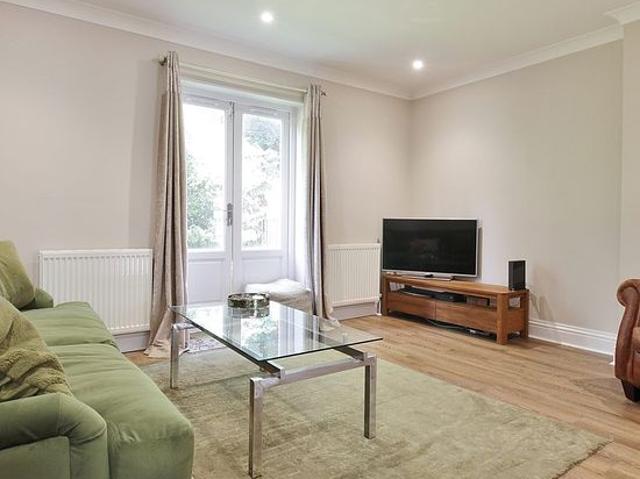 2 bedroom flat in Isleworth