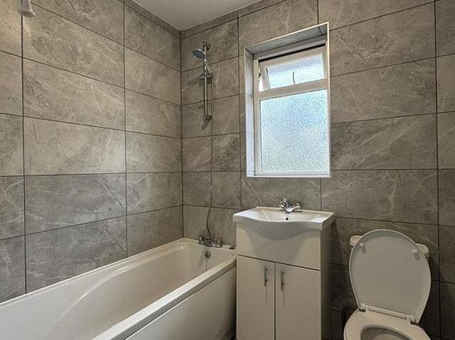2 bedroom flat in Isleworth