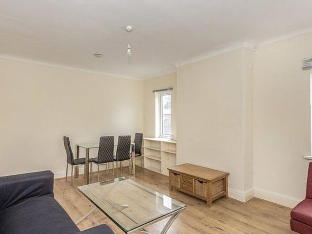 2 bedroom flat in Isleworth