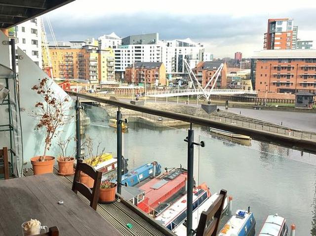 2 bedroom flat in Leeds