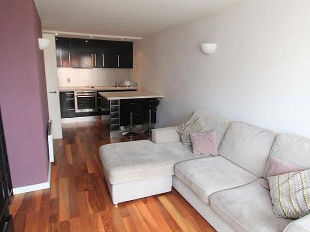 2 bedroom flat in Leeds