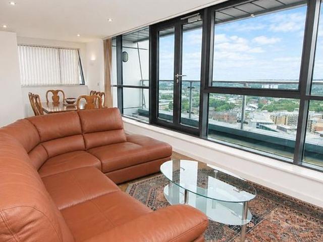 2 bedroom flat in Leeds