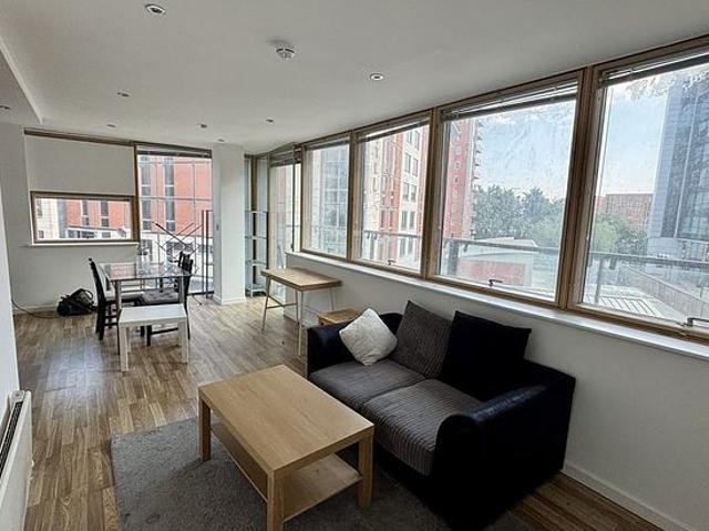 2 bedroom flat in Leeds