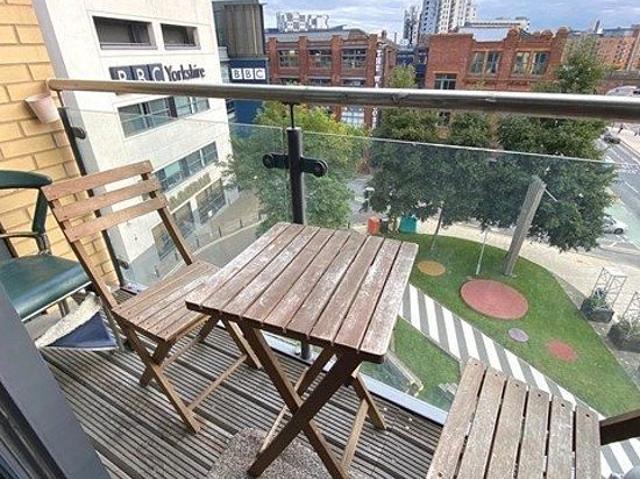 2 bedroom flat in Leeds