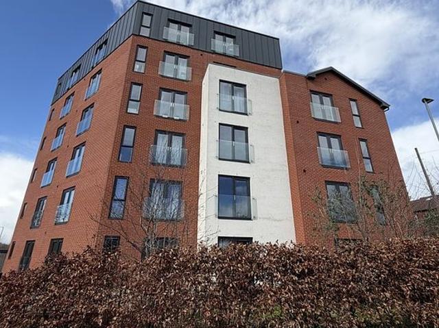 2 bedroom flat in Leeds