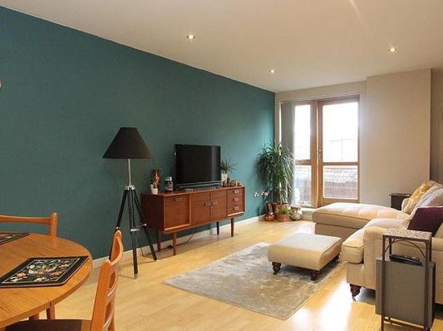 2 bedroom flat in Leeds