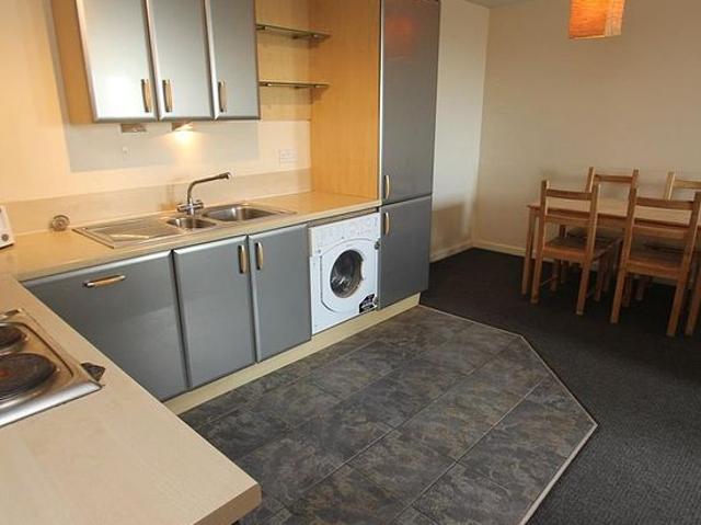 2 bedroom flat in Leeds