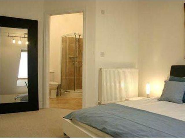 2 bedroom flat in Leeds