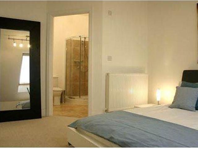 2 bedroom flat in Leeds