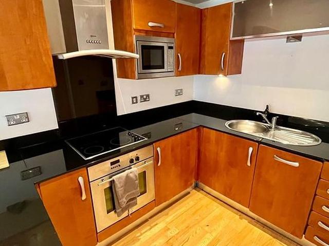 2 bedroom flat in Leeds