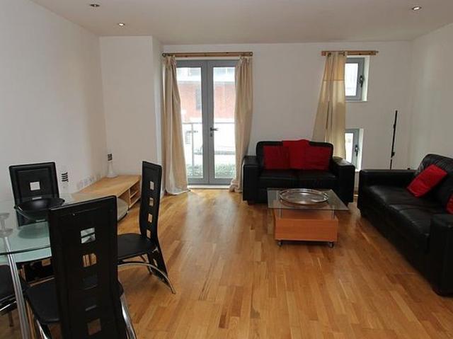 2 bedroom flat in Leeds