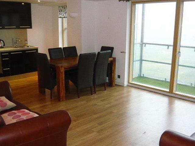 2 bedroom flat in Leeds