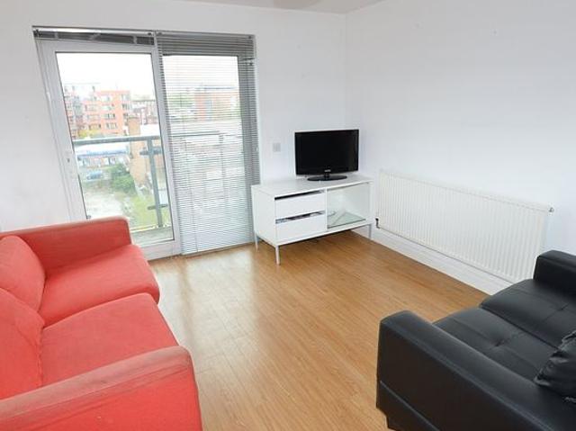2 bedroom flat in Leeds