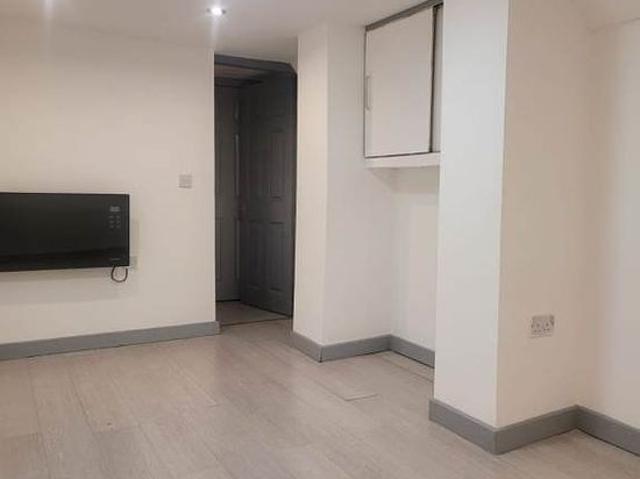 2 bedroom flat in Leeds