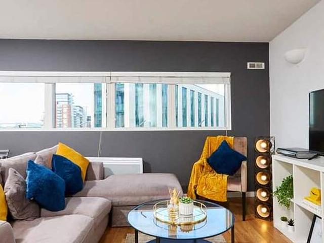 2 bedroom flat in Leeds