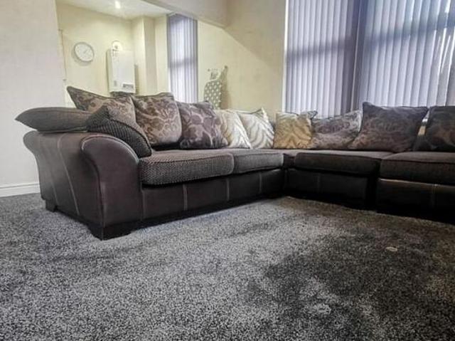 2 bedroom flat in Leeds
